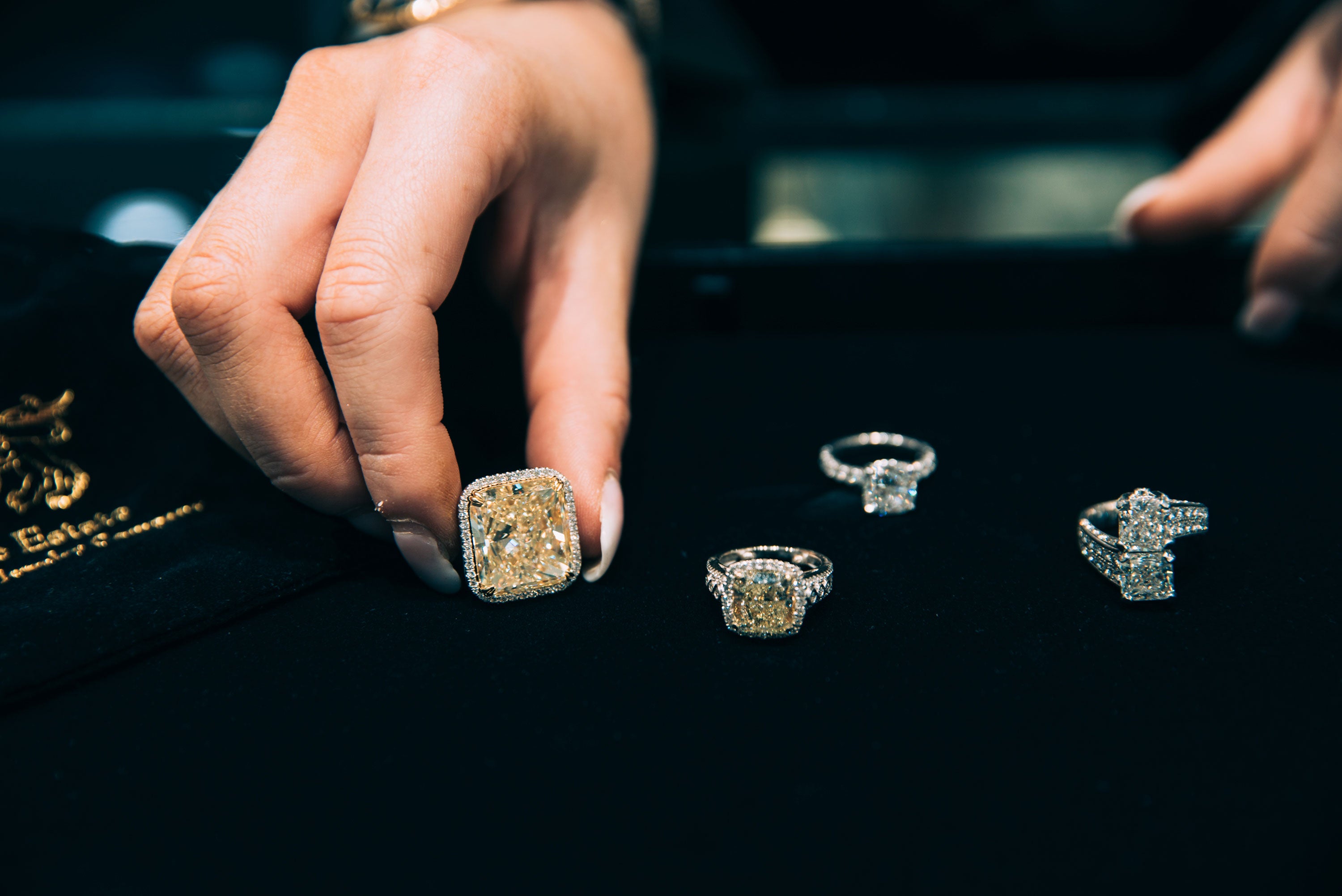 Five Best Engagement Ring Trends for Every Bride – The Estate Watch And ...